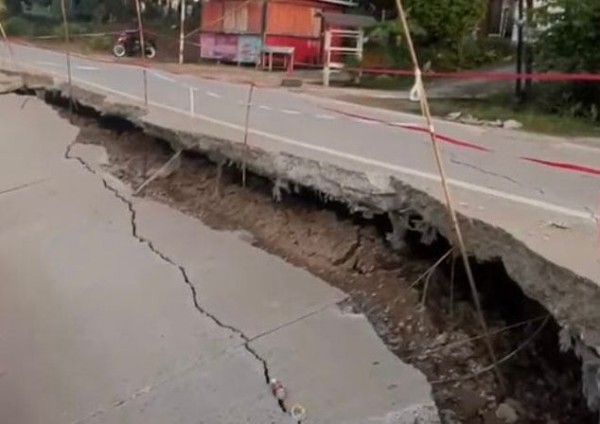 Jalan Poros Desa Jonggon Rusak Parah, Perbaikan Terkendala Anggaran ...