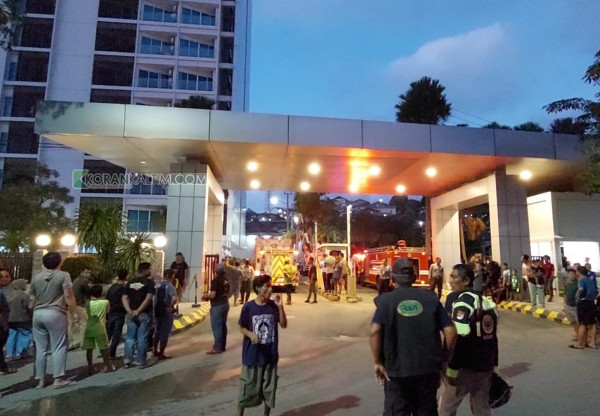 Api Berkobar di Lantai 17 Apartemen Pertamina Balikpapan, Diduga ... Api Berkobar di Lantai 17 Apartemen Pertamina Balikpapan, Diduga ...