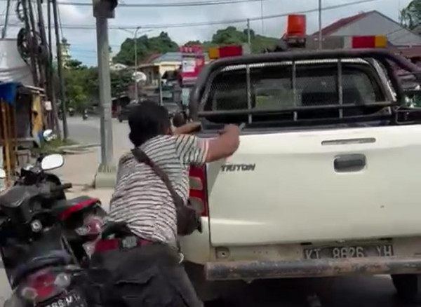 Aksi Kejar-kejaran Sepeda Motor dan Mobil Triton di Jalan Suryanata Viral, Ternyata Terkait ...