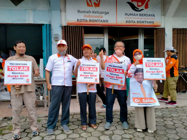 PKS Bontang Tolak Kenaikan BBM dengan Flash Mob | Korankaltim.com
