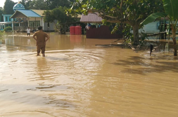 BPBD Kukar Gerak Cepat, Turunkan Personel dan Dirikan Dapur Umum Bantu Korban Banjir di Beberapa ...