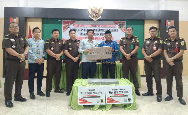 Kejari Kukar Berhasil Pulihkan Keuangan Negara Sekitar Rp2 miliar Lebih ... Kejari Kukar Berhasil Pulihkan Keuangan Negara Sekitar Rp2 miliar Lebih ...