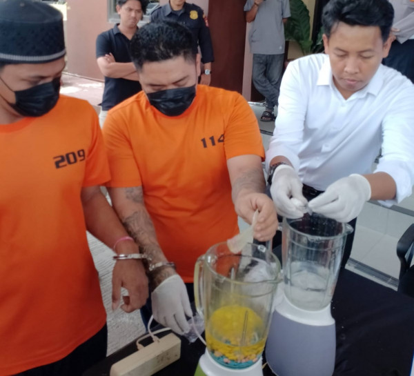 Satresnarkoba Polresta Samarinda Blender dan Bakar Narkoba Hasil Ungkapan Tiga Bulan ...