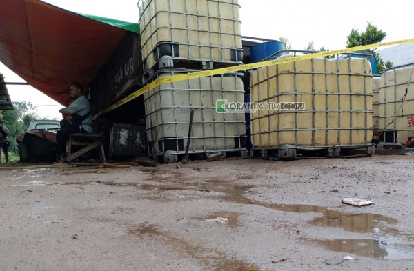 Gudang Penampungan Solar Ilegal di Jalan Jakarta Samarinda Didatangi ...