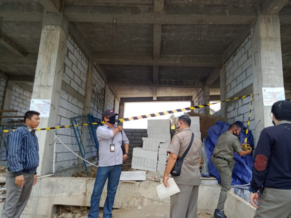 Jarak GSP dengan GSB Tak Sesuai, Bangunan Ruko di Siradj Salman di-Police Line | Korankaltim.com