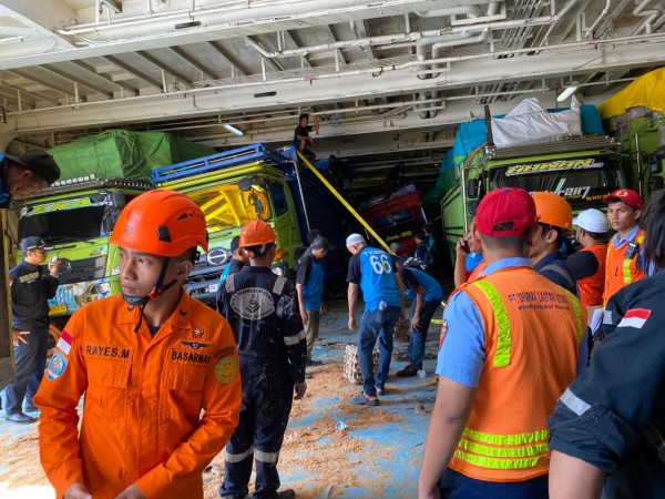 Kapal Feri dari Parepare Miring di Pelabuhan Balikpapan, Satu Orang ...