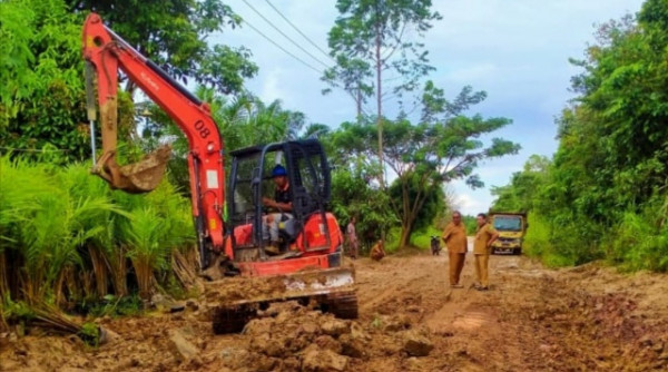 Akses Jalan Muara Ancalong-Muara Bengkal di Kutai Timur Rusak Parah ...