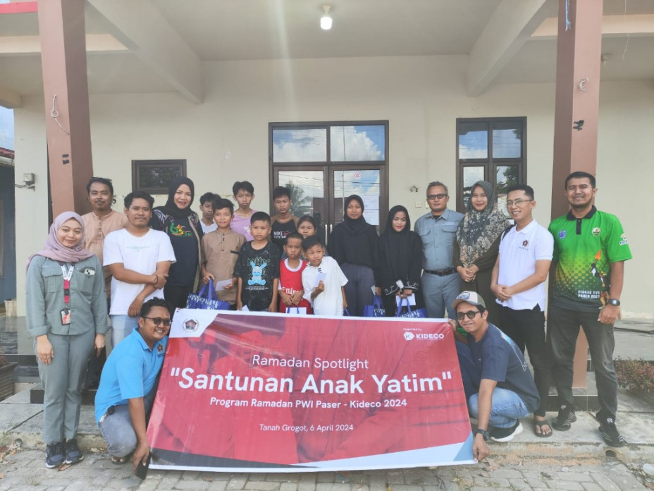 PWI Paser dan PT Kideco Jaya Agung Beri Santunan Anak Yatim Piatu