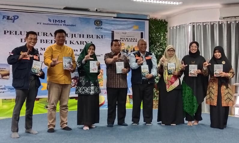 Dinas Perpustakaan dan Kearsipan Bontang Launching Tujuh Buku Karya Penulis Lokal