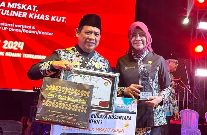 Sekretariat DPRD Kukar The Best Catwalk di Lomba Miskat OPD