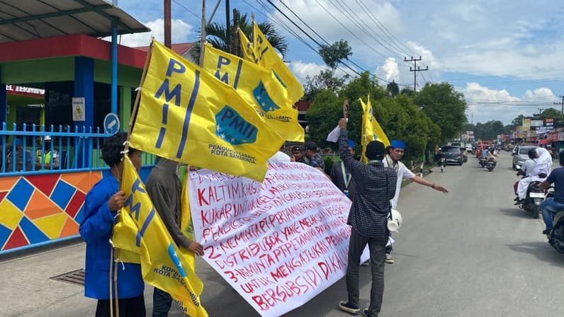 PMII Samarinda Demo Pertamina, Tuntut Evaluasi dan Kontrol Distribusi ...