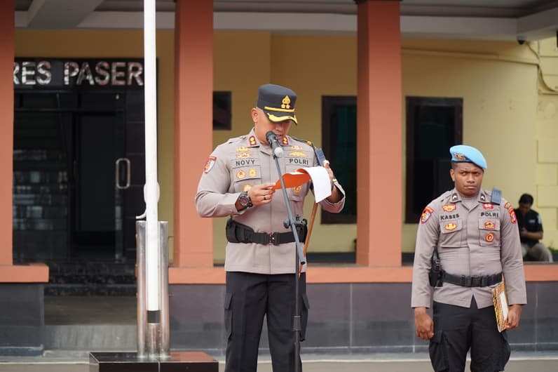 Kapolres Paser Pimpin Upacara Korps Raport Kenaikan Pangkat Pengabdian | Seputar Fakta